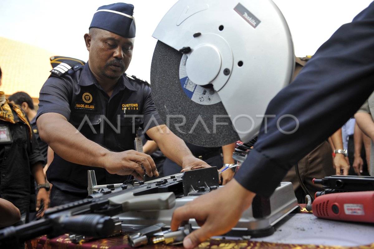 PEMUSNAHAN SENJATA MAINAN | ANTARA Foto