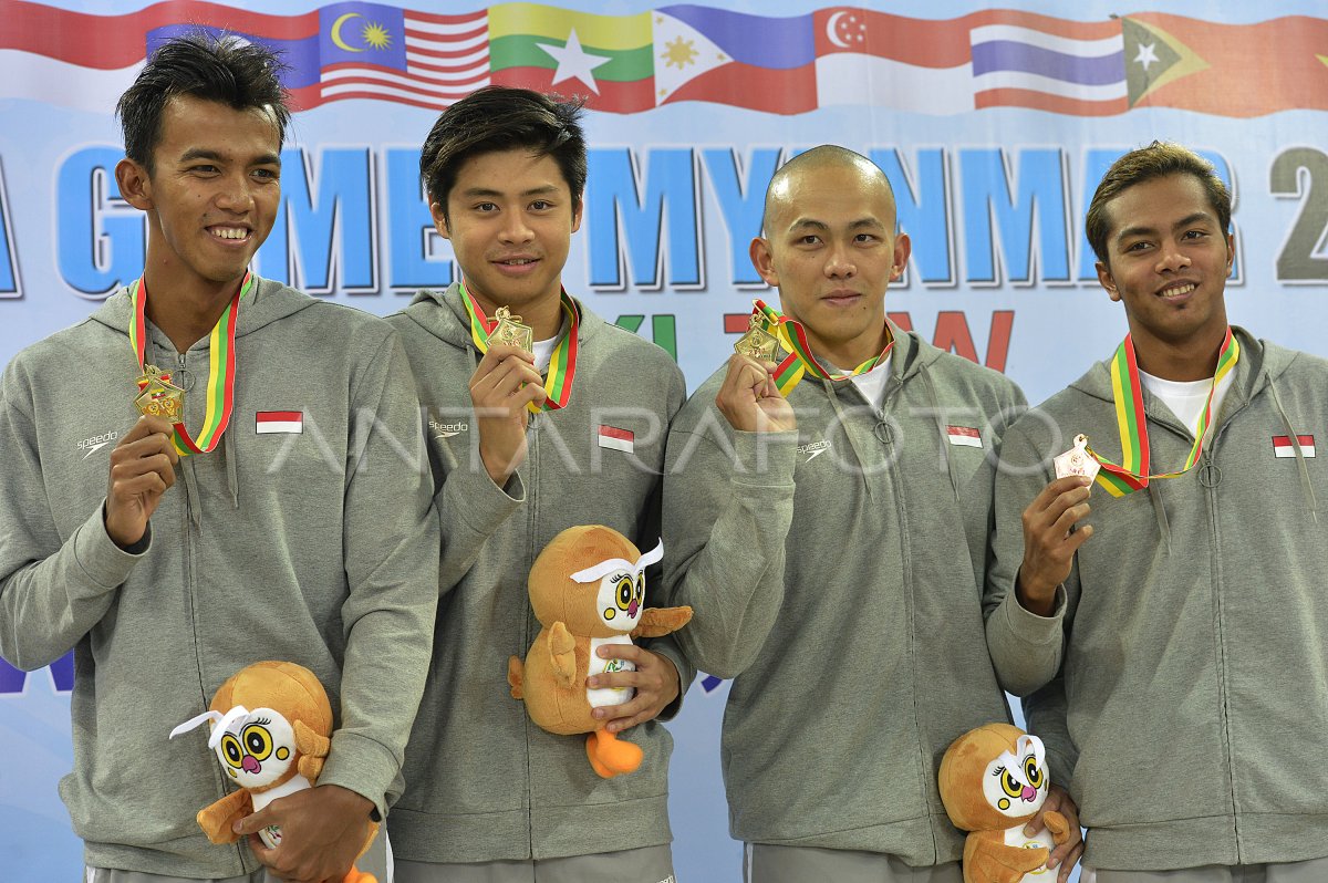 MEDALI EMAS RENANG | ANTARA Foto