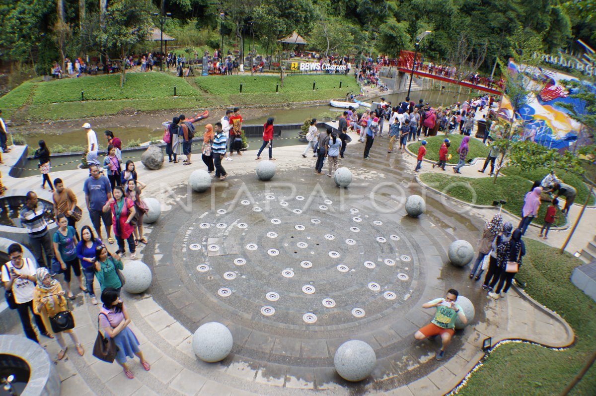 REVITALISASI SUNGAI DI BANDUNG | ANTARA Foto REVITALISASI SUNGAI DI BANDUNG | ANTARA Foto