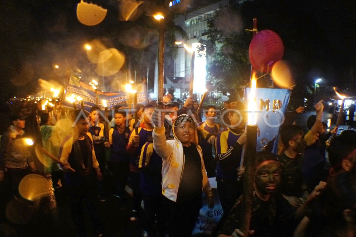 PAWAI BANDUNG LAUTAN API | ANTARA Foto PAWAI BANDUNG LAUTAN API | ANTARA Foto