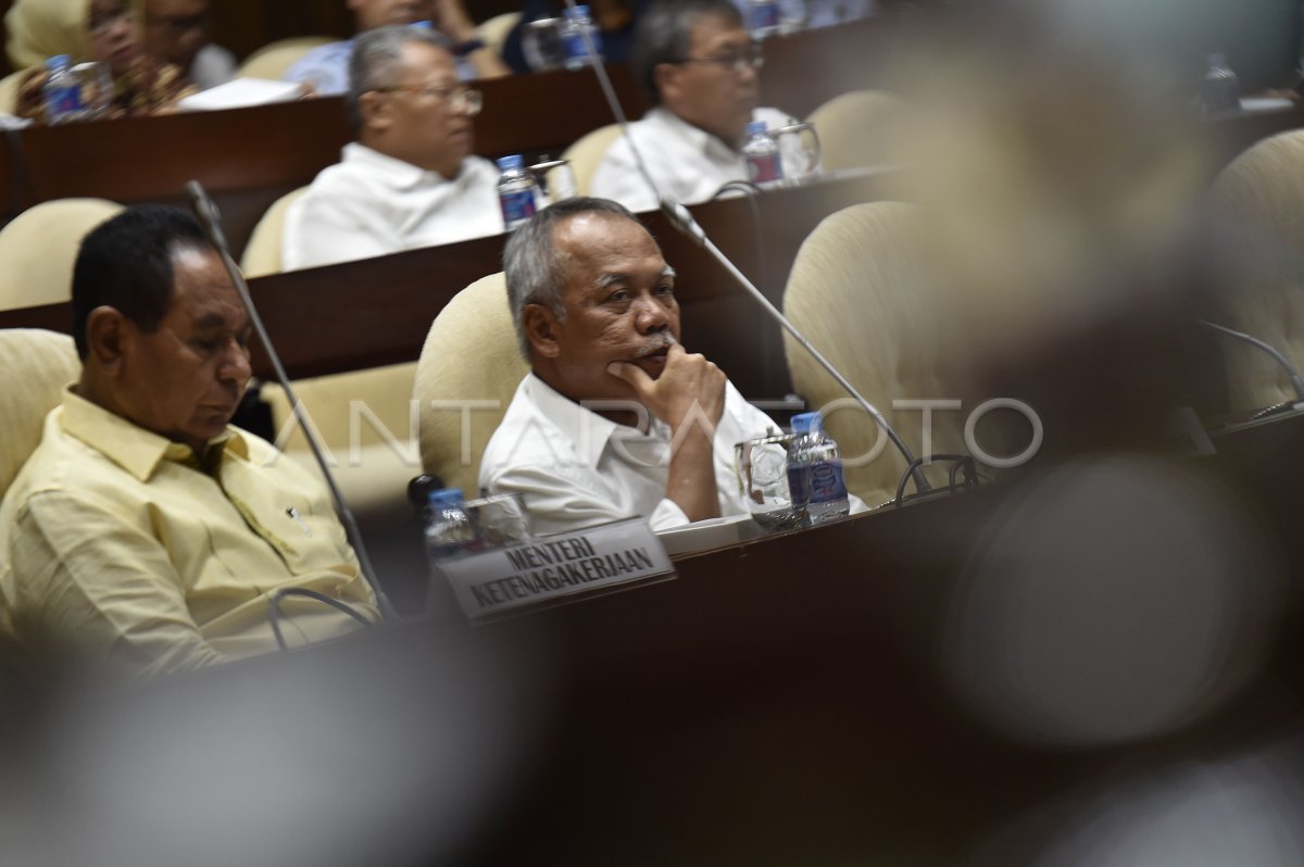 RAKER PEMBAHASAN RUU ARSITEK | ANTARA Foto RAKER PEMBAHASAN RUU ARSITEK | ANTARA Foto