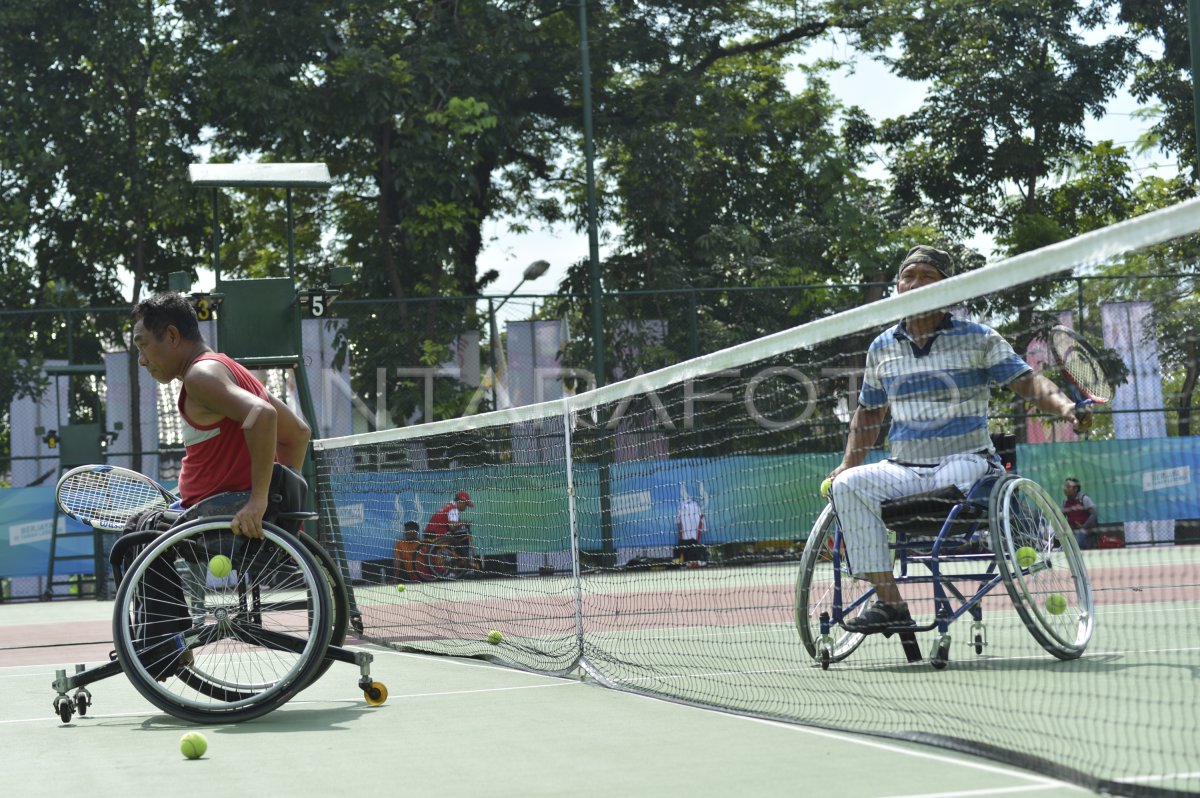 LATIHAN CABOR TENIS LAPANGAN KURSI RODA | ANTARA Foto