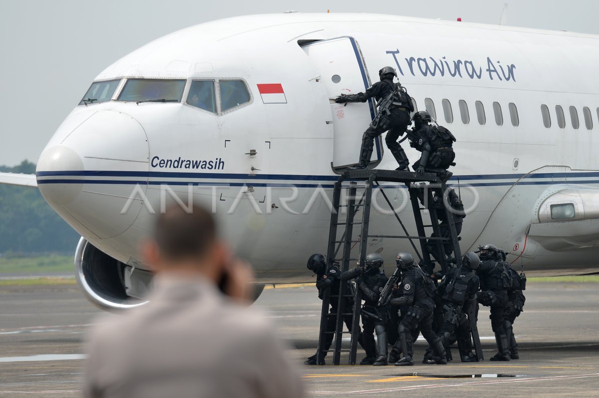 LATIHAN PENANGGULANGAN KEADAAN DARURAT | ANTARA Foto
