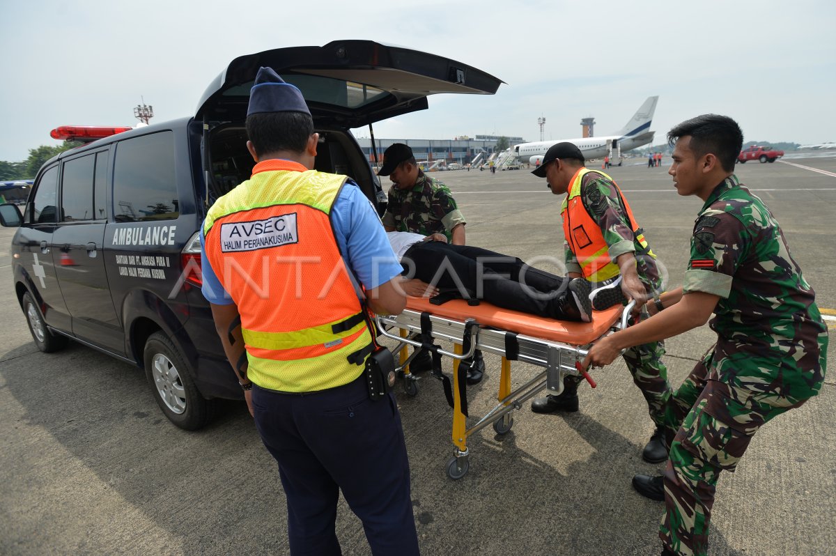 LATIHAN PENANGGULANGAN KEADAAN DARURAT | ANTARA Foto