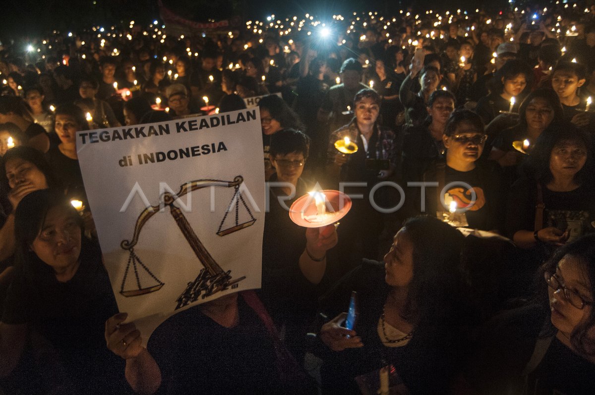 AKSI SERIBU LILIN DARI BALI | ANTARA Foto