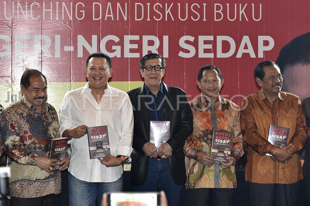 PELUNCURAN BUKU BAMBANG SOESATYO | ANTARA Foto