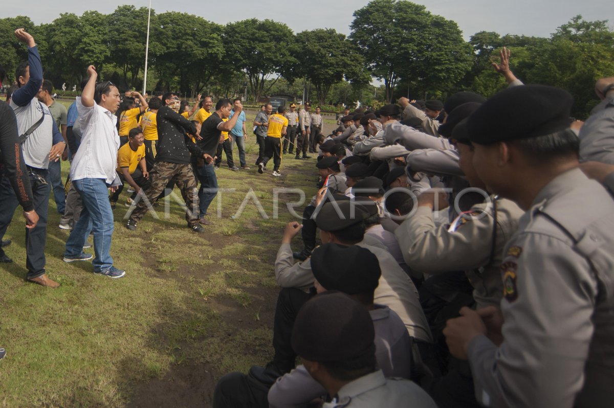LATIHAN PENGAMANAN PILKADA | ANTARA Foto