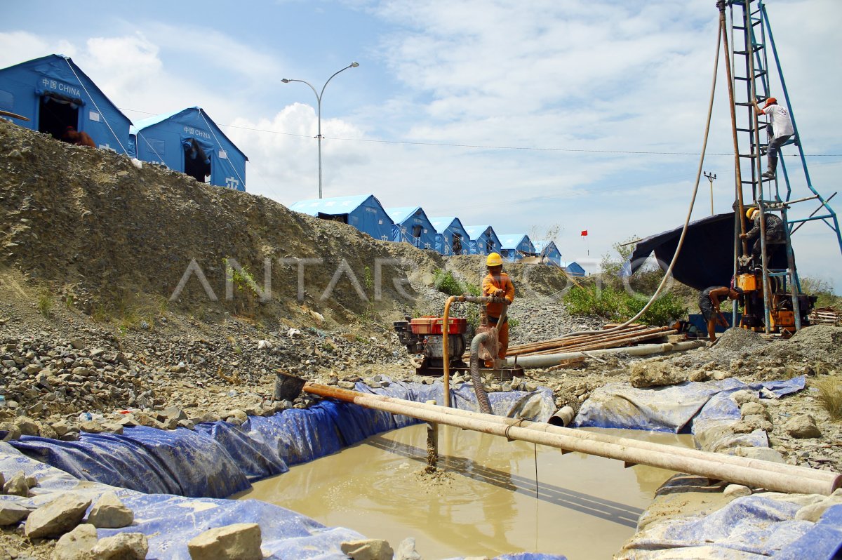 FASILITAS MCK PENGUNGSI PALU | ANTARA Foto FASILITAS MCK PENGUNGSI PALU | ANTARA Foto
