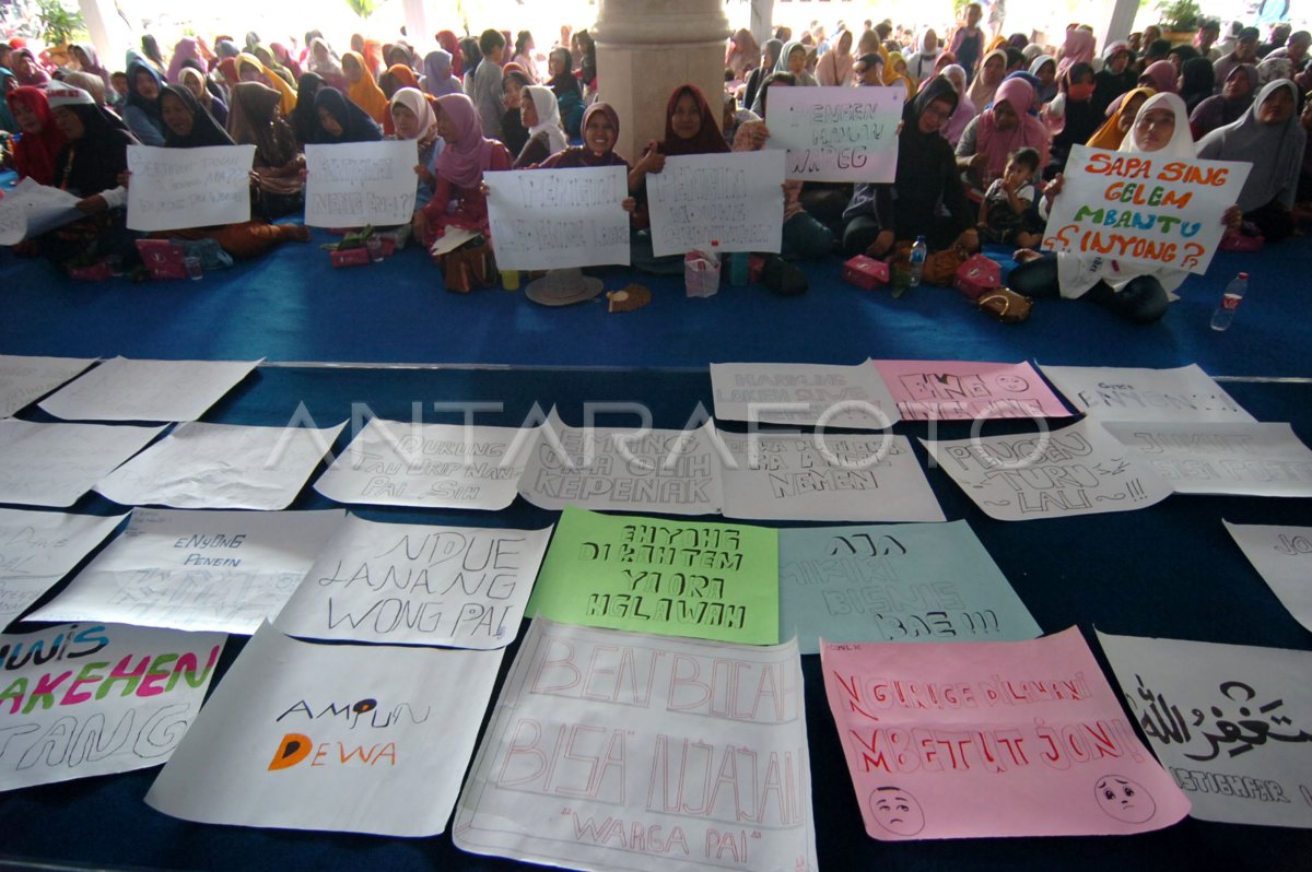 TUNTUT SERTIFIKAT TANAH | ANTARA Foto TUNTUT SERTIFIKAT TANAH | ANTARA Foto