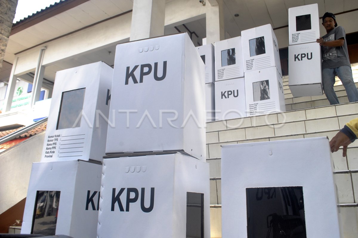 DISTRIBUSI LOGISTIK KOTAK SURAT SUARA | ANTARA Foto DISTRIBUSI LOGISTIK KOTAK SURAT SUARA | ANTARA Foto