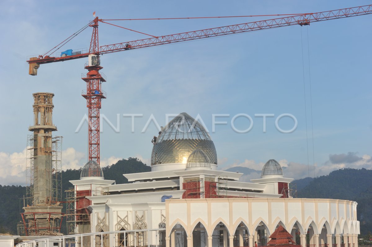 PEMBANGUNAN MASJID TERAPUNG PAINAN | ANTARA Foto PEMBANGUNAN MASJID TERAPUNG PAINAN | ANTARA Foto