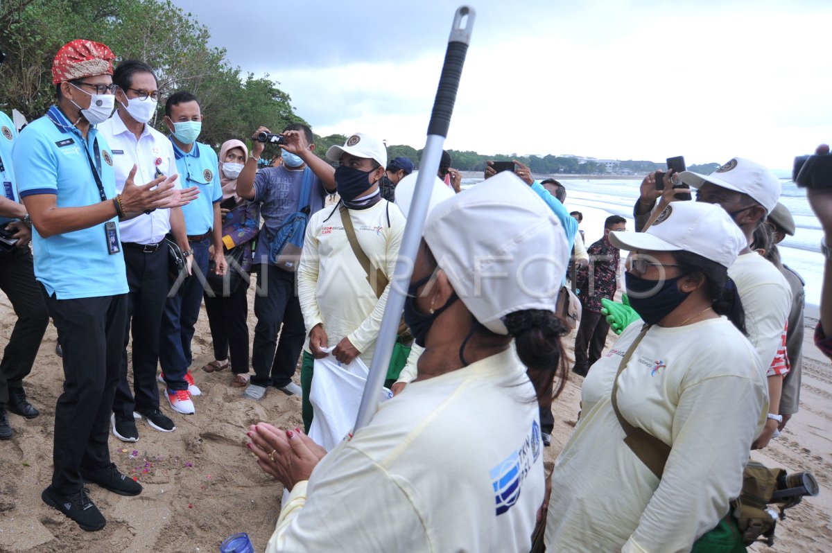 REVITALISASI TOILET DESTINASI WISATA | ANTARA Foto