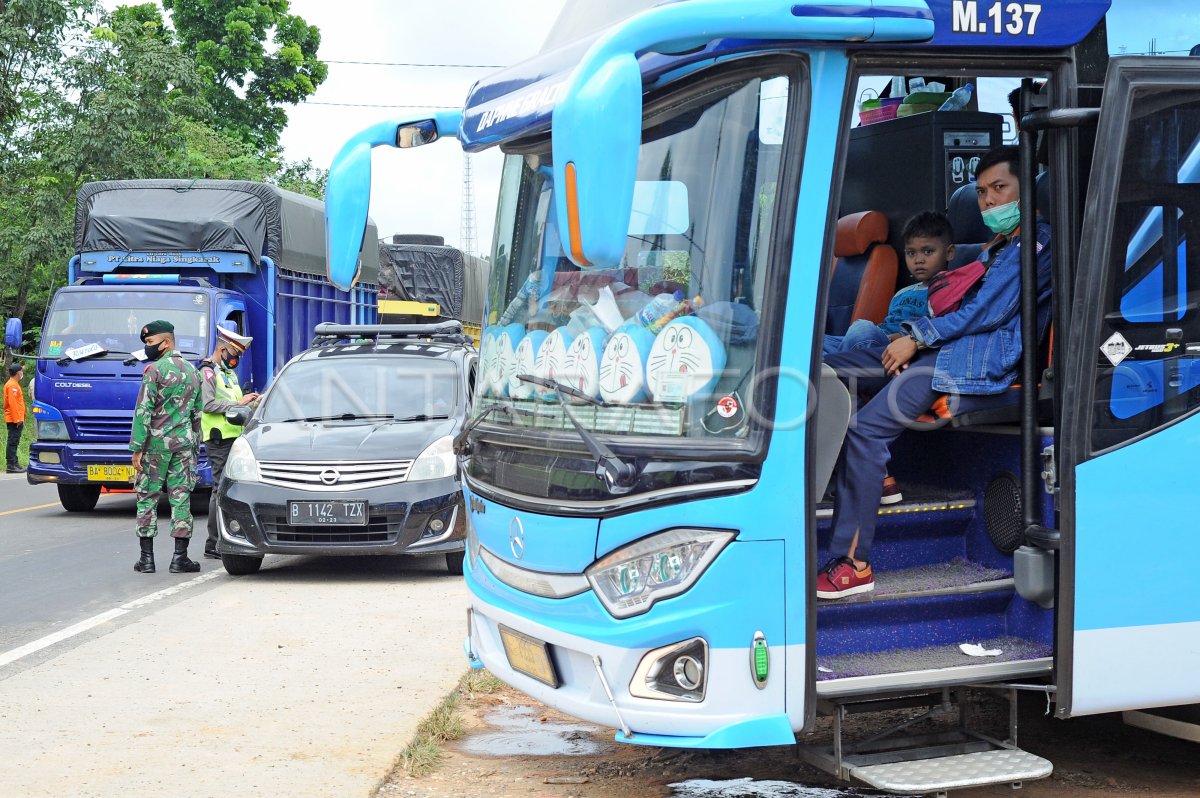 PENYEKATAN PEMUDIK DI JALAN LINTAS SUMATERA | ANTARA Foto