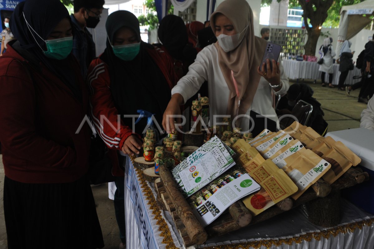 BAZAR UMKM SUMATERA SELATAN | ANTARA Foto BAZAR UMKM SUMATERA SELATAN | ANTARA Foto