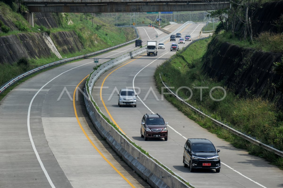 ARUS MUDIK DI TOL CISUMDAWU LENGANG | ANTARA Foto