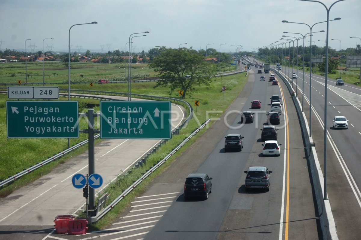 ARUS BALIK JALAN TOL RAMAI LANCAR | ANTARA Foto