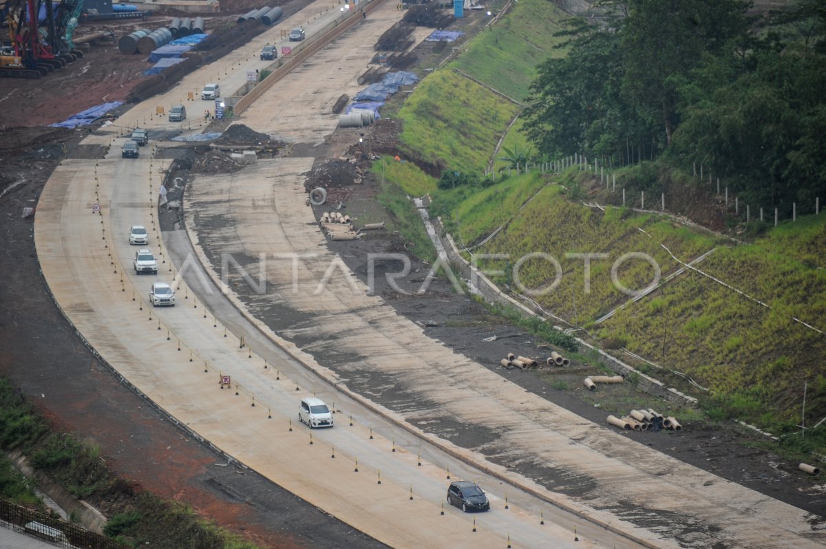 ARUS BALIK DI JALUR FUNGSIONAL TOL CISUMDAWU | ANTARA Foto ARUS BALIK DI JALUR FUNGSIONAL TOL CISUMDAWU | ANTARA Foto