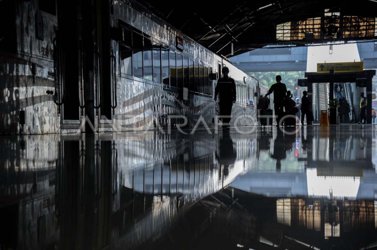 PERATURAN BARU PERJALANAN JARAK JAUH KERETA API | ANTARA Foto PERATURAN BARU PERJALANAN JARAK JAUH KERETA API | ANTARA Foto