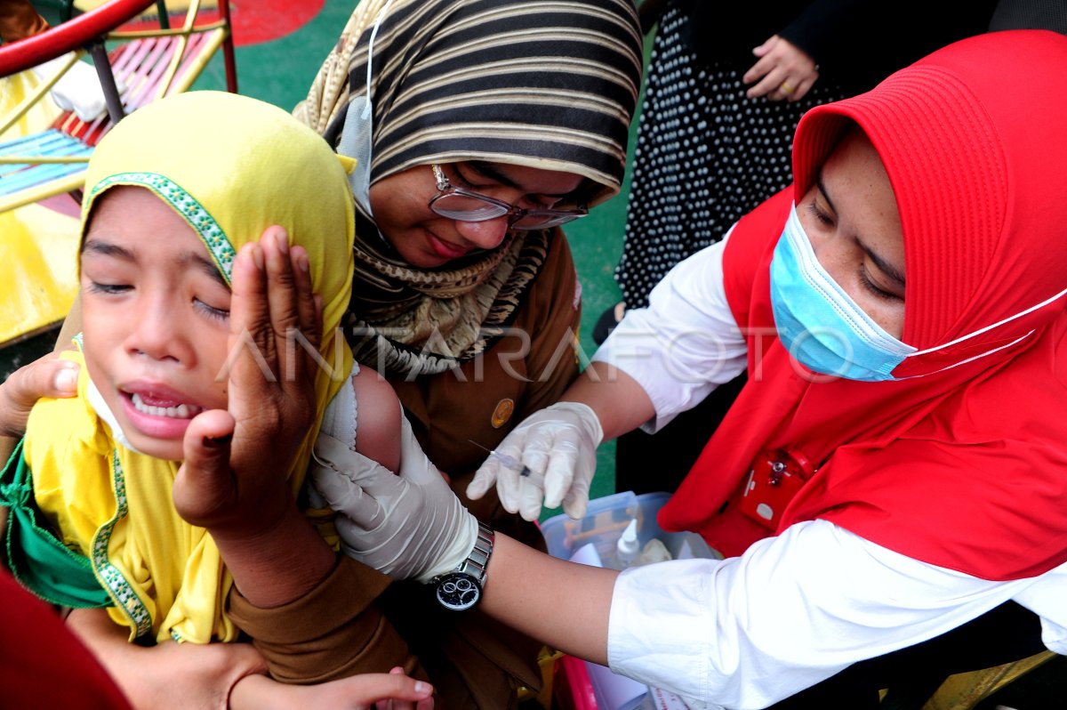 KEGIATAN JEMPUT BOLA IMUNISASI ANAK | ANTARA Foto