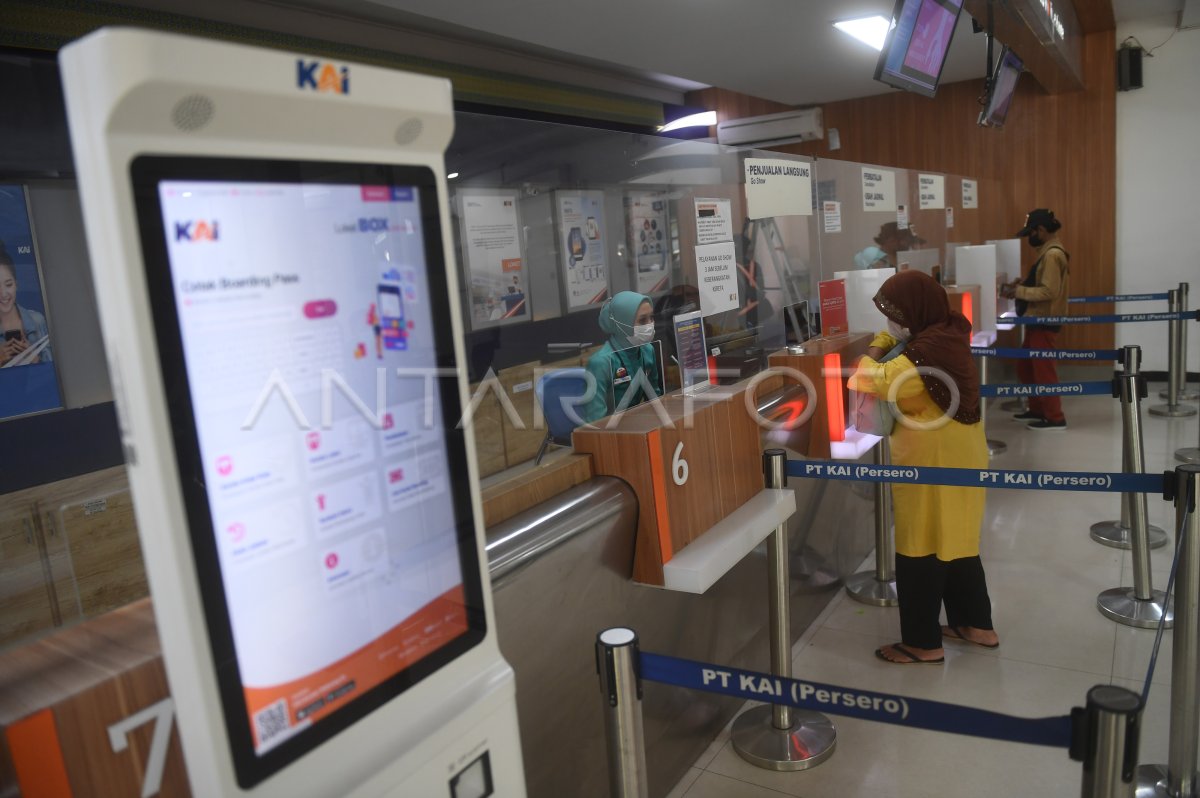KAI PERKETAT PERSYARATAN PENUMPANG KERETA API JARAK JAUH | ANTARA Foto KAI PERKETAT PERSYARATAN PENUMPANG KERETA API JARAK JAUH | ANTARA Foto