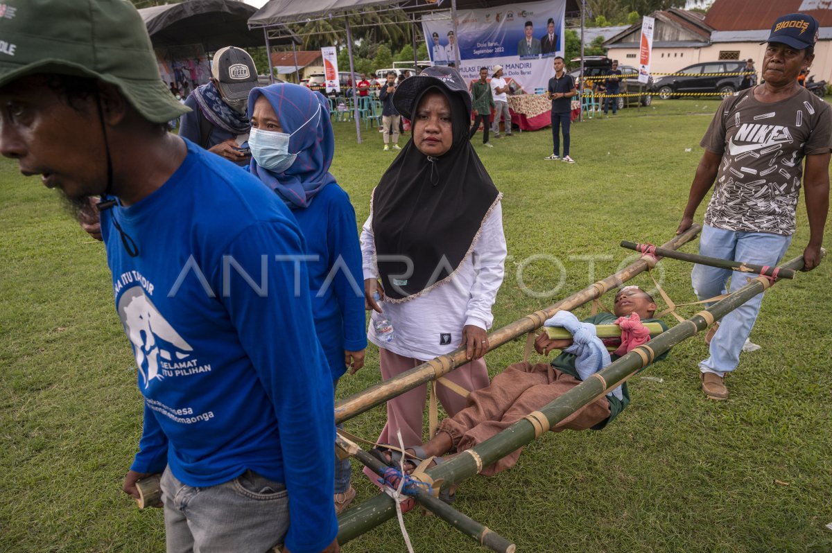 SIMULASI EVAKUASI MANDIRI BENCANA BANJIR BANDANG | ANTARA Foto