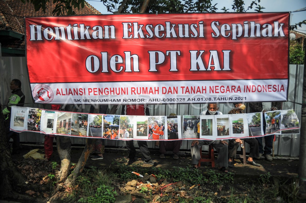 AKSI KORBAN PENGGUSURAN DI BANDUNG | ANTARA Foto AKSI KORBAN PENGGUSURAN DI BANDUNG | ANTARA Foto