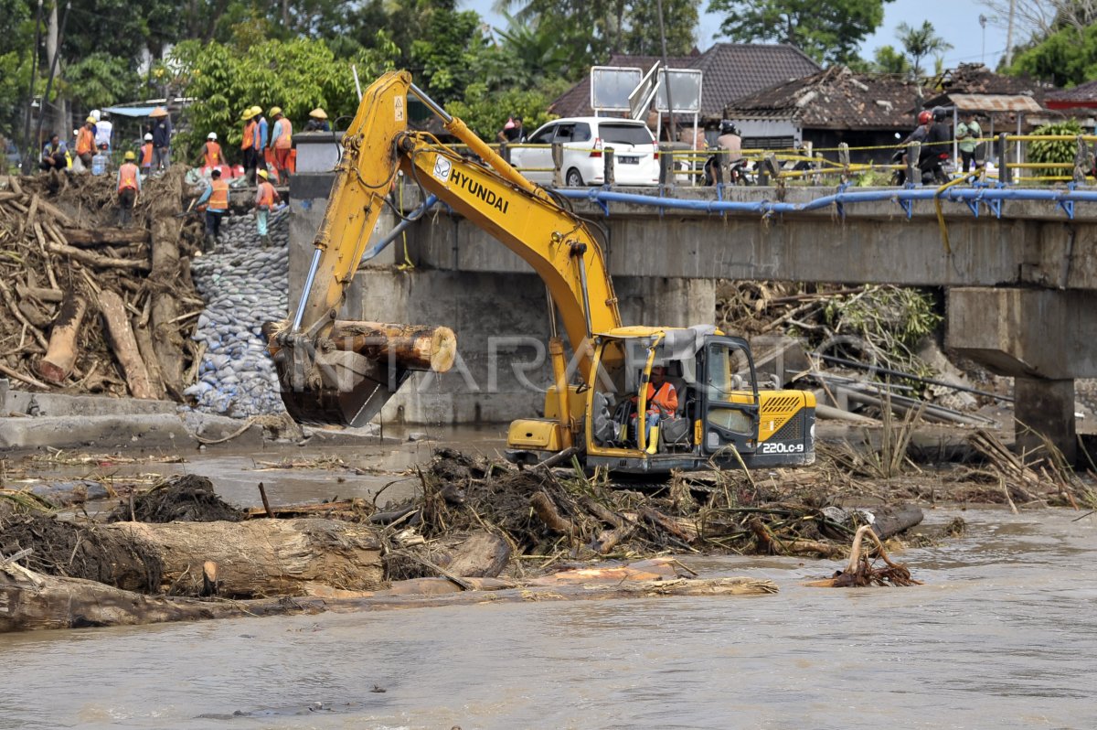 PASCABANJIR BANDANG DI JEMBRANA BALI | ANTARA Foto