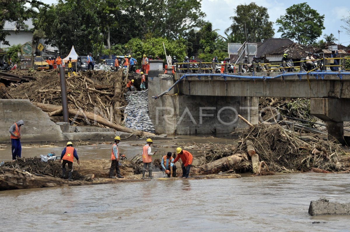PASCABANJIR BANDANG DI JEMBRANA BALI | ANTARA Foto