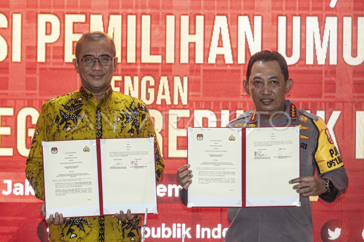 PENANDATANGANAN NOTA KESEPAHAM KPU DENGAN POLRI | ANTARA Foto PENANDATANGANAN NOTA KESEPAHAM KPU DENGAN POLRI | ANTARA Foto