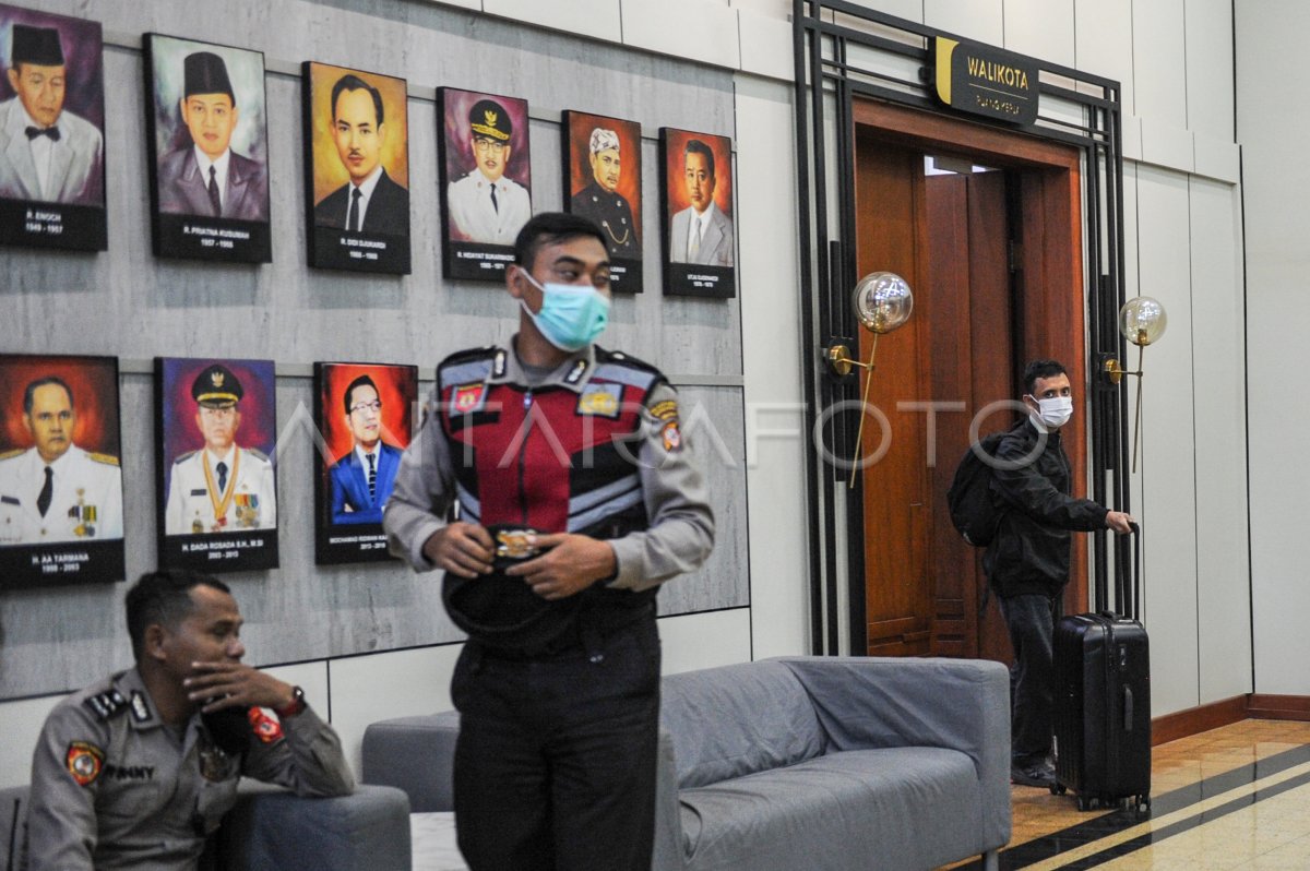 KPK GELEDAH RUANGAN WALI KOTA BANDUNG | ANTARA Foto