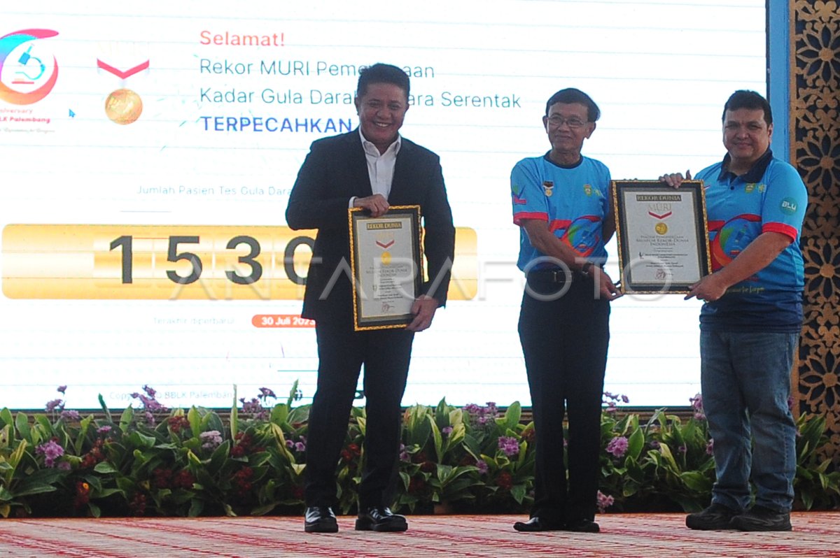Pemecahan rekor pemeriksaan kesehatan | ANTARA Foto Pemecahan rekor pemeriksaan kesehatan | ANTARA Foto