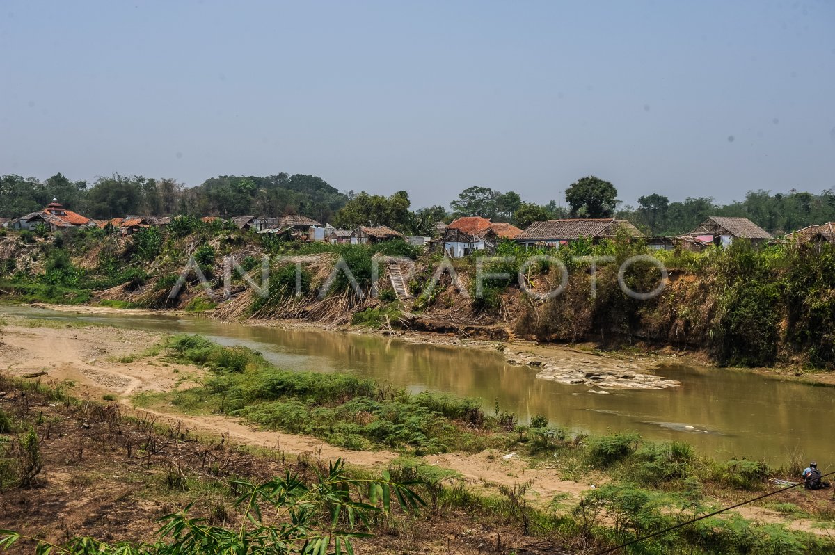 Penenggelaman kampung terdampak kemarau | ANTARA Foto
