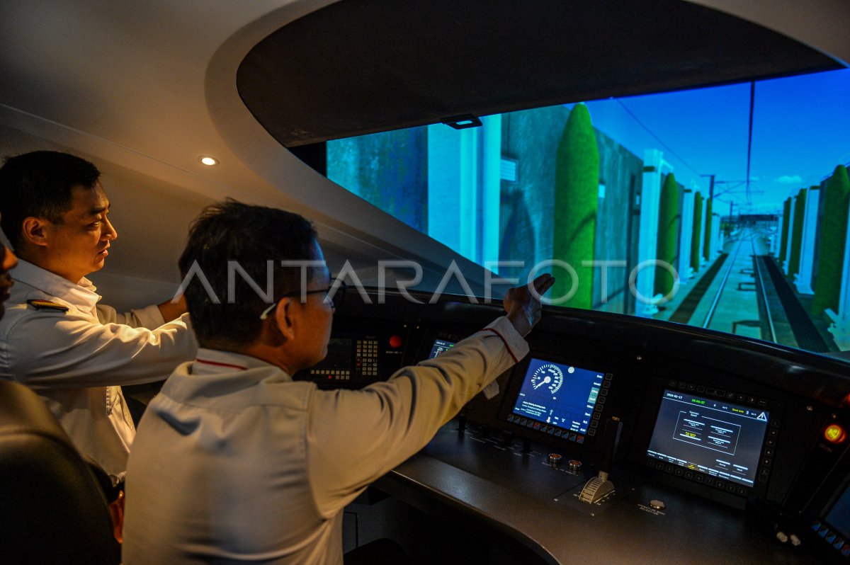Pendidikan calon masinis kereta cepat | ANTARA Foto