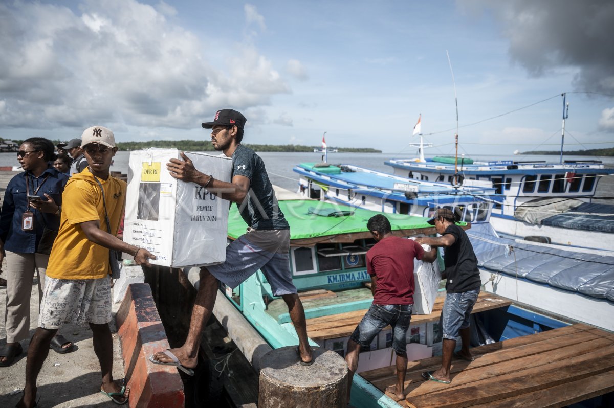 KPU Asmat distribusikan logistik Pemilu 2024 untuk distrik terluar ... KPU Asmat distribusikan logistik Pemilu 2024 untuk distrik terluar ...