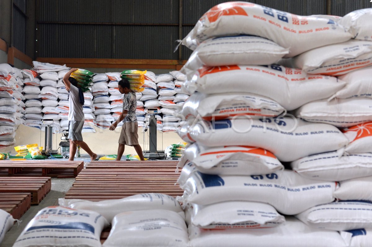 Stok beras Bulog di Bali | ANTARA Foto