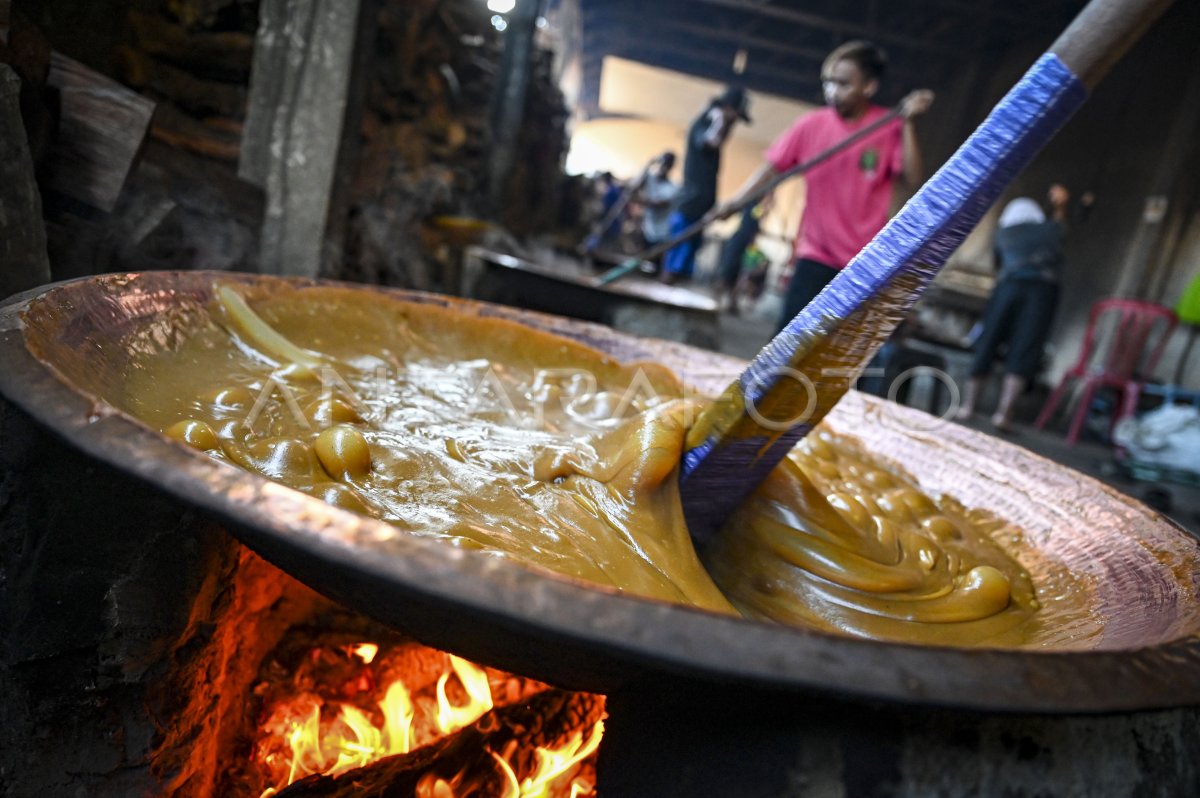 Produksi dodol Betawi saat Ramadhan | ANTARA Foto Produksi dodol Betawi saat Ramadhan | ANTARA Foto