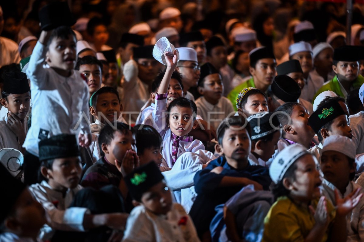Buka puasa bersama Adaro bersama anak yatim | ANTARA Foto