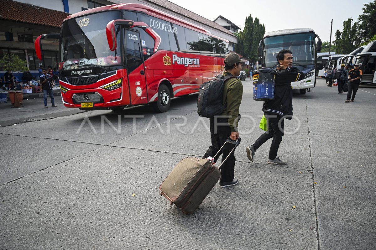 Arus mudik di Terminal Kampung Rambutan | ANTARA Foto