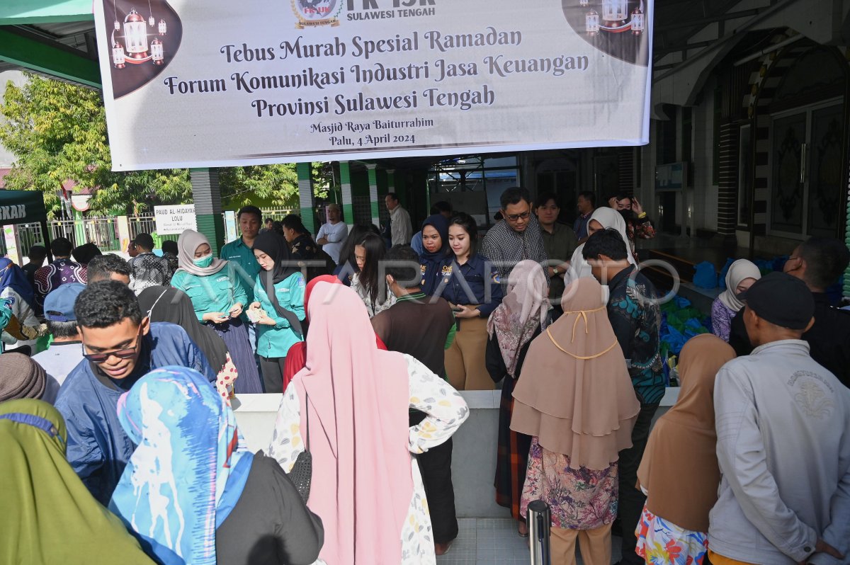 Tebus murah sembako di Palu | ANTARA Foto Tebus murah sembako di Palu | ANTARA Foto