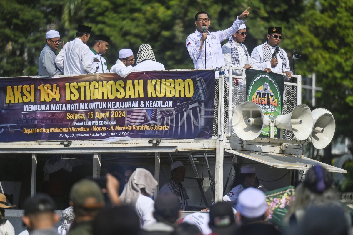 Aksi jelang putusan sengketa Pilpres 2024 | ANTARA Foto Aksi jelang putusan sengketa Pilpres 2024 | ANTARA Foto