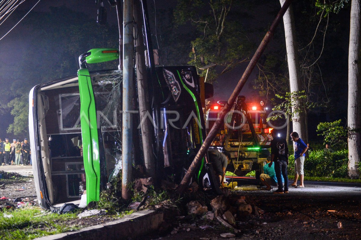 Kecelakaan bus di Ciater Subang | ANTARA Foto