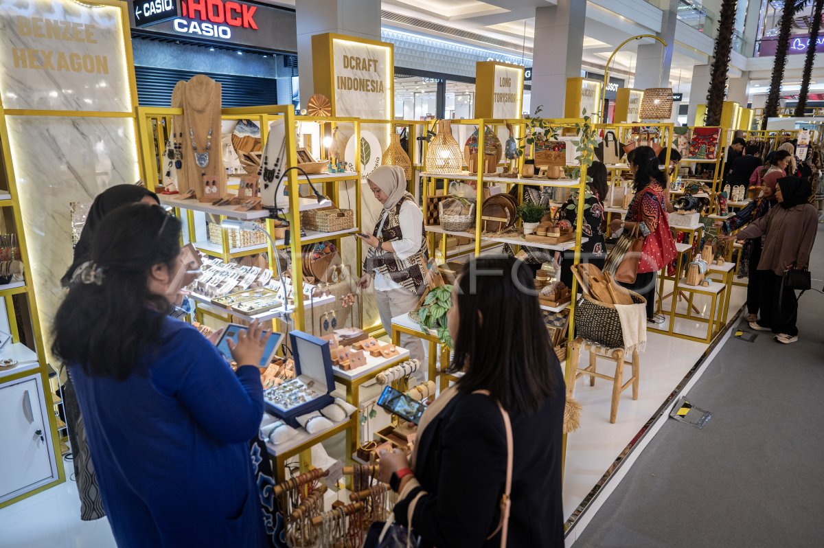 UMKM Fashion Jakreatif 2024 | ANTARA Foto
