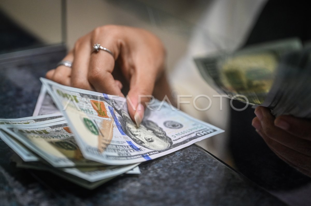 Nilai tukar rupiah melemah | ANTARA Foto