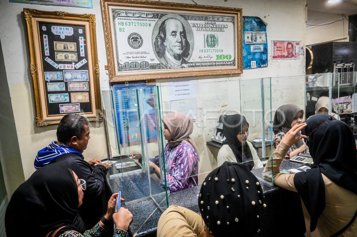 Nilai tukar rupiah melemah | ANTARA Foto