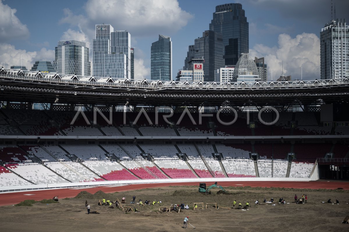 Revitalisasi rumput Stadion Utama Gelora Bung Karno | ANTARA Foto Revitalisasi rumput Stadion Utama Gelora Bung Karno | ANTARA Foto