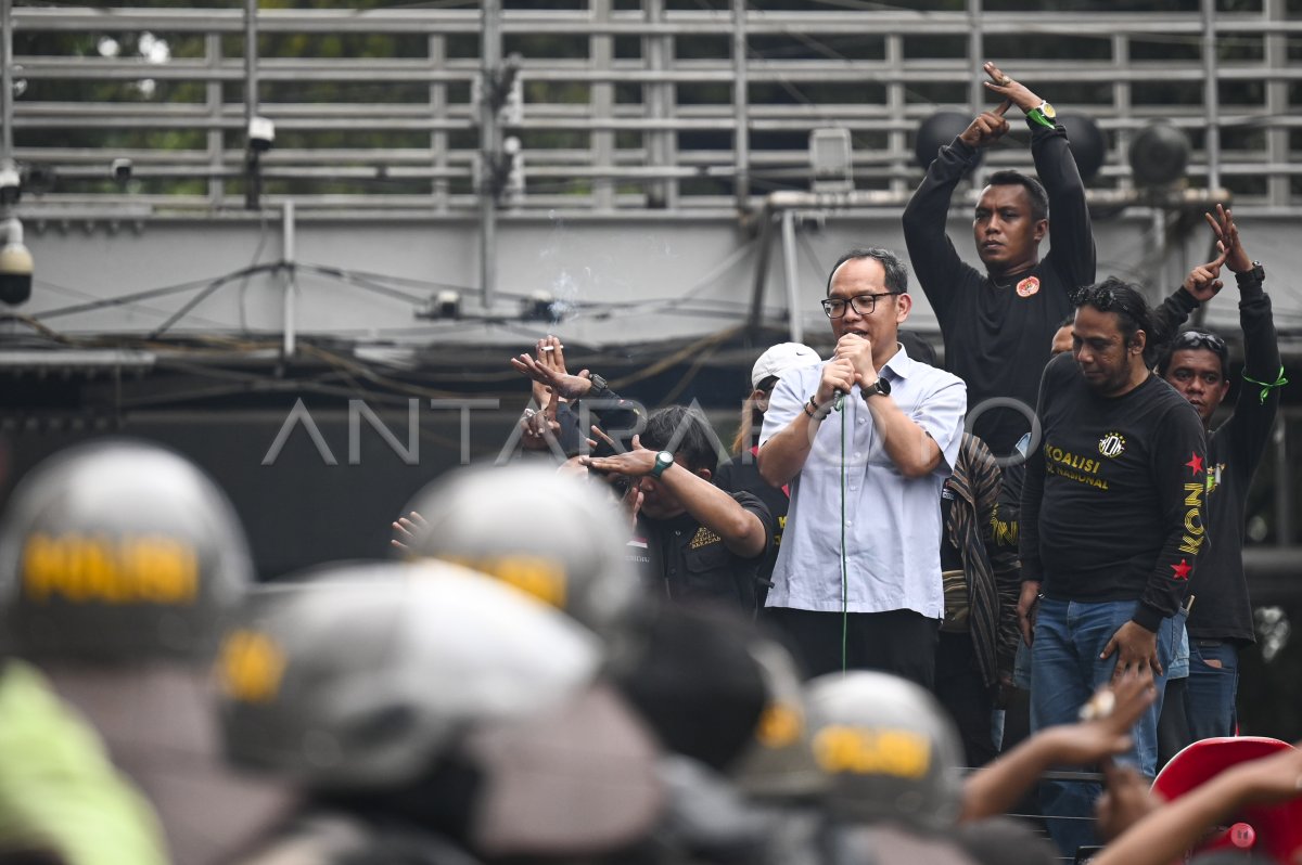 Kemenkominfo tanggapi unjuk rasa ojek daring | ANTARA Foto Kemenkominfo tanggapi unjuk rasa ojek daring | ANTARA Foto