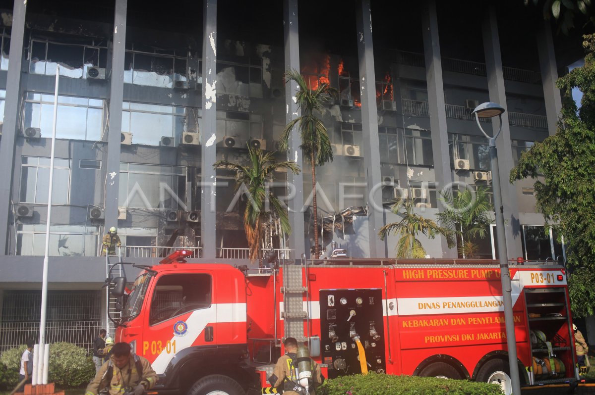 Kebakaran gedung Bakamla | ANTARA Foto