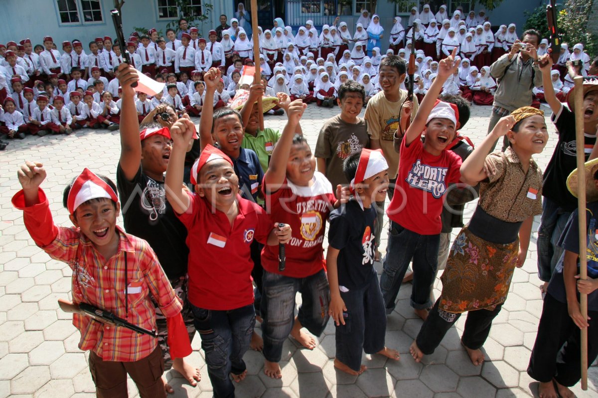 TEATRIKAL HARI PAHLAWAN | ANTARA Foto TEATRIKAL HARI PAHLAWAN | ANTARA Foto