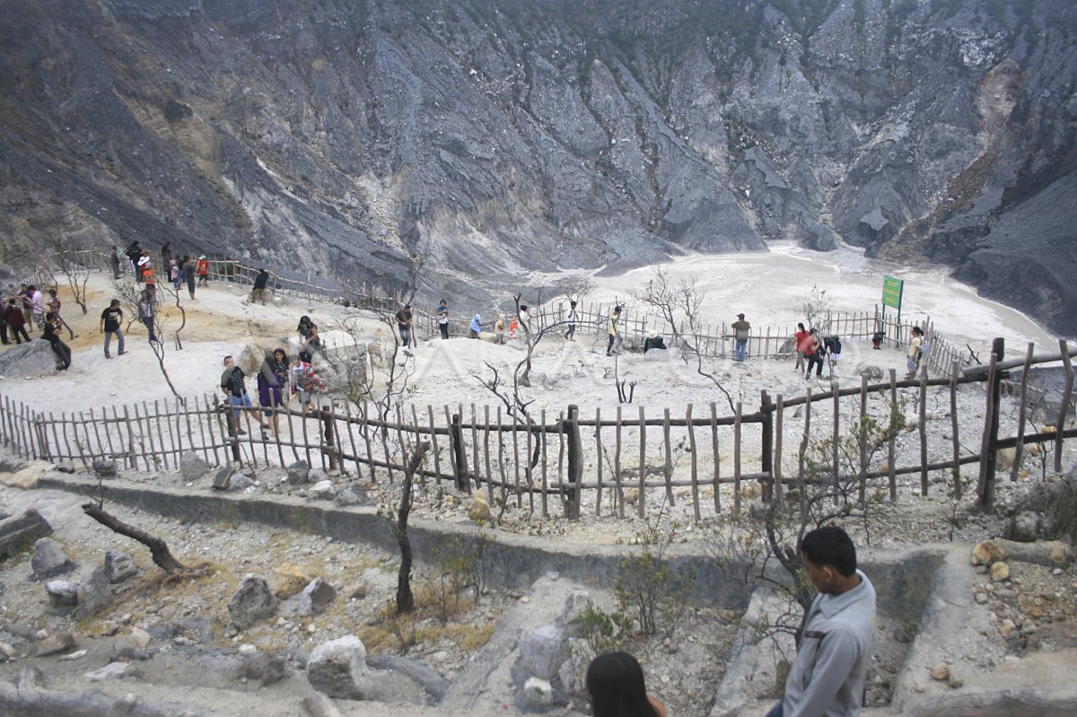 WISATA TANGKUBAN PERAHU | ANTARA Foto