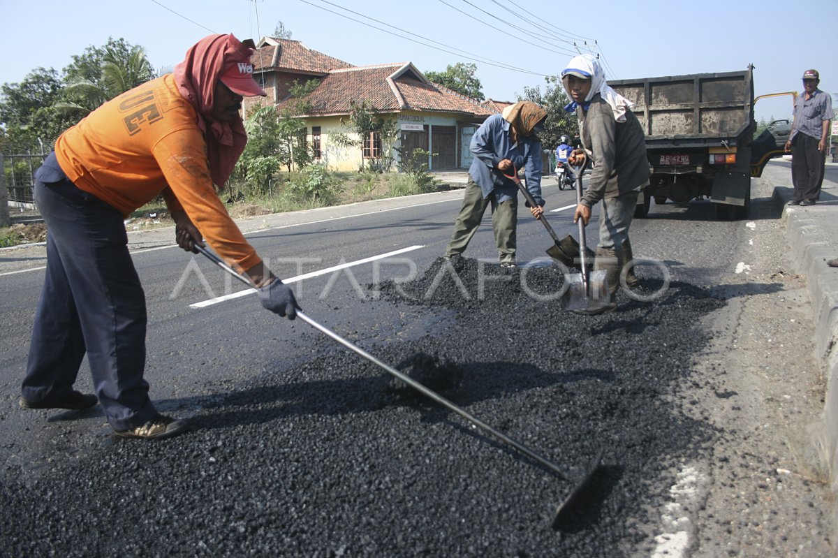 PERBAIKIAN PANTURA | ANTARA Foto